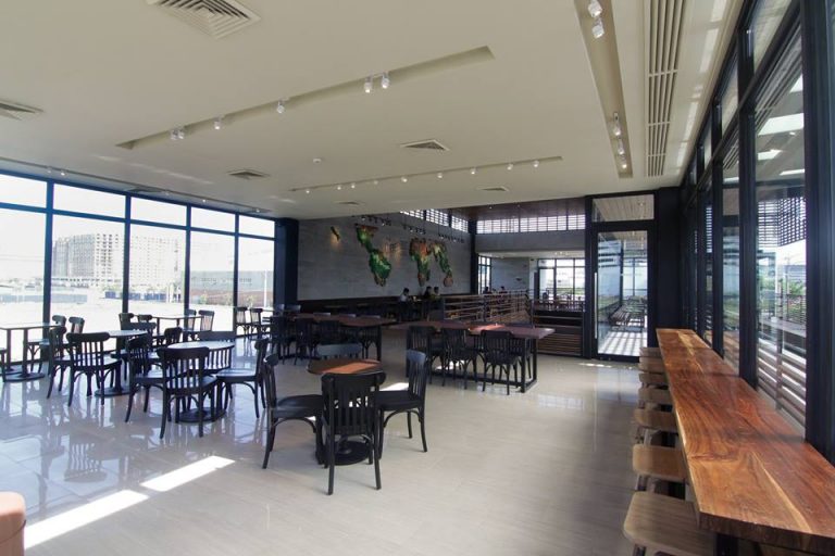 LOOK: Starbucks unveils ‘biggest’ store along Macapagal Boulevard ...