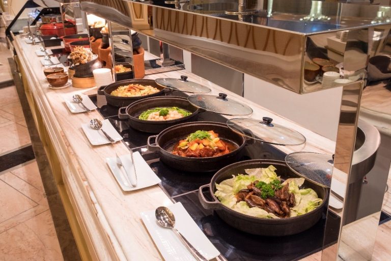 In Okada Manila, Graduates Eat for Free! | Philippine Primer