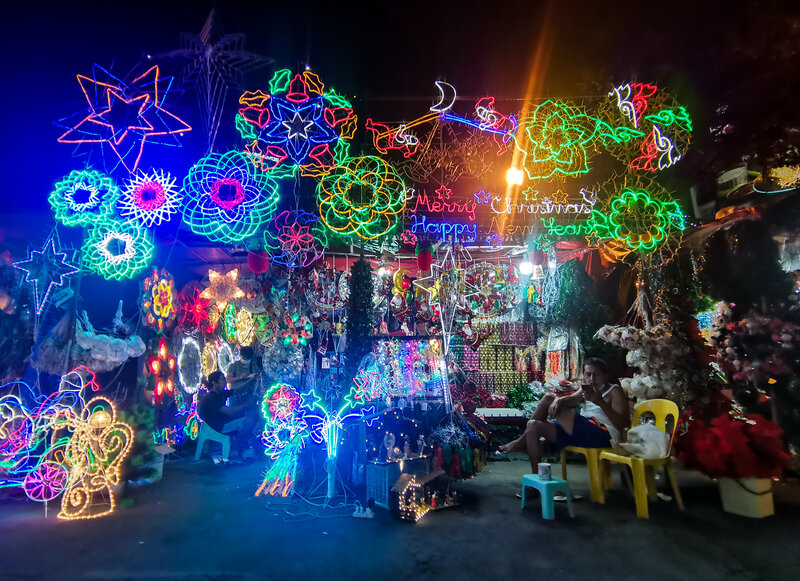 Brighten up the Season with Christmas Decors at Araneta City’s Parolan ...