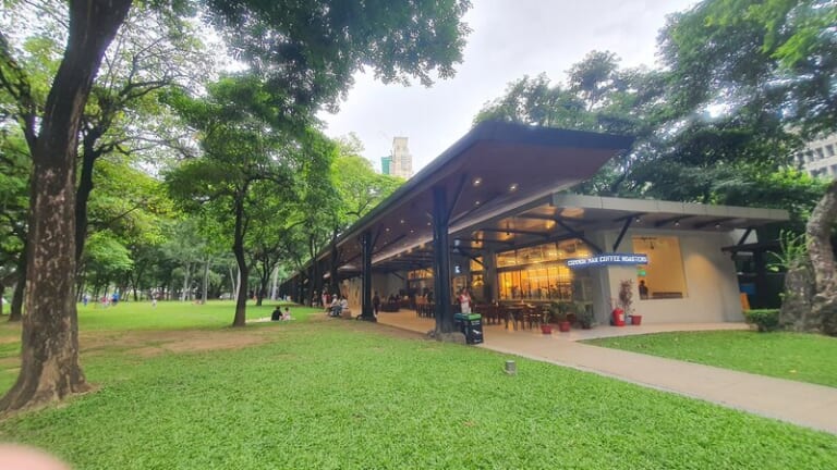 Ayala Triangle and One Ayala in Makati: Green Spaces, Modern Amenities ...