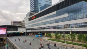 Ayala Triangle and One Ayala in Makati: Green Spaces, Modern Amenities ...