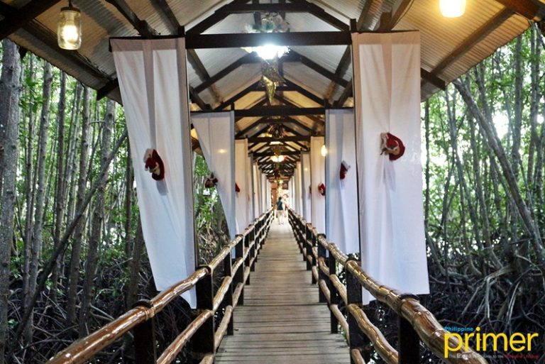 Badjao Seafront Restaurant in Puerto Princesa: Sailing Through the ...