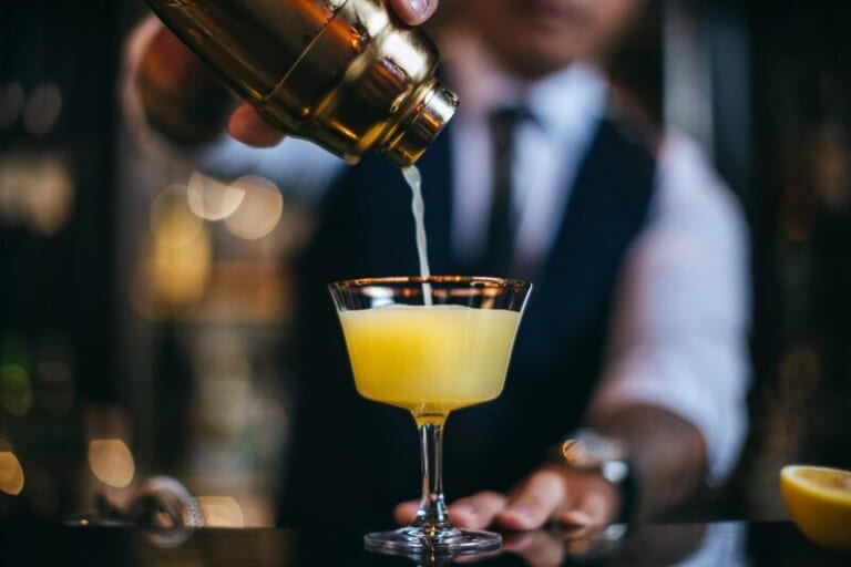 The Bar at the Peninsula Manila in Makati: A Suave Bar with an Intimate ...