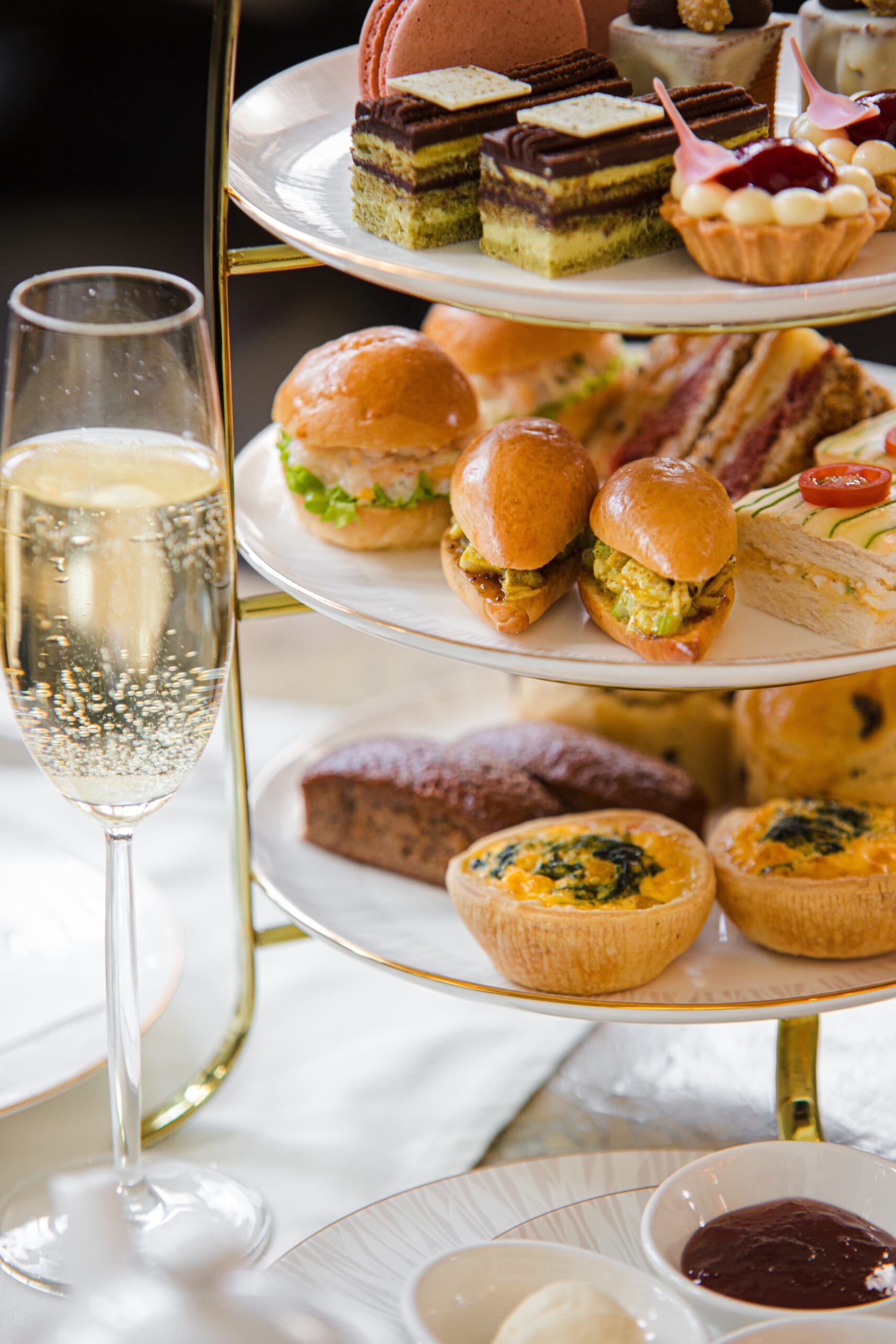 The Lobby at The Peninsula Manila: Treat Yourself to Award-Winning Halo ...