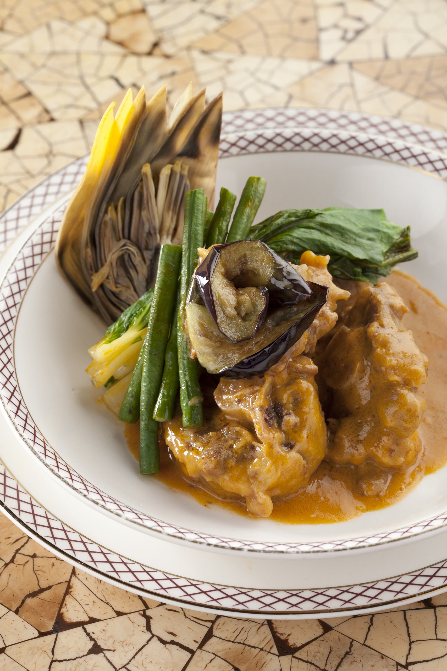 The Lobby at The Peninsula Manila: Treat Yourself to Award-Winning Halo ...