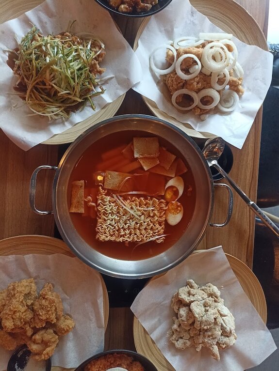 Mukbang in Makati: Unlimited Korean Fried Chicken & Topokki ...