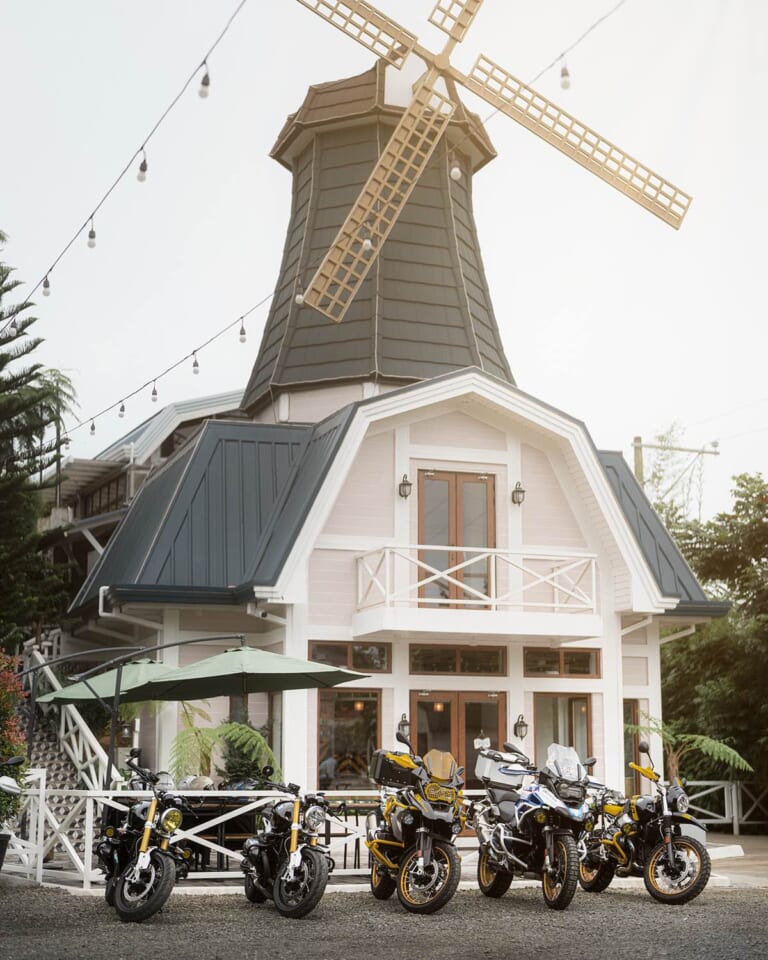 Hillbarn Cafe & Restaurant in Tagaytay: Hearty Sandwiches and Steaks ...