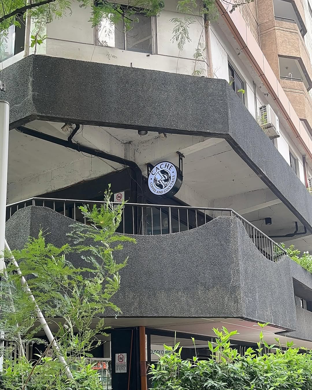 Cache Coffee & Cocktails: Your Cozy Spot for Relaxed Dining and Crafted ...