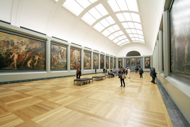 Museum Etiquette: Unwritten Rules When Visiting a Museum or Exhibit ...