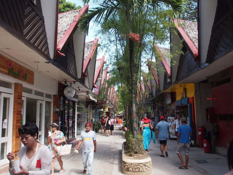 Quantum Golf in Pasig: The Largest Indoor Golf Complex in Town ...